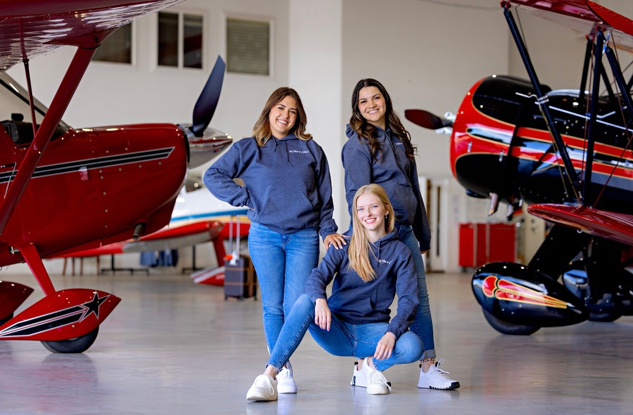 Fly like a girl, | Fly Girls
